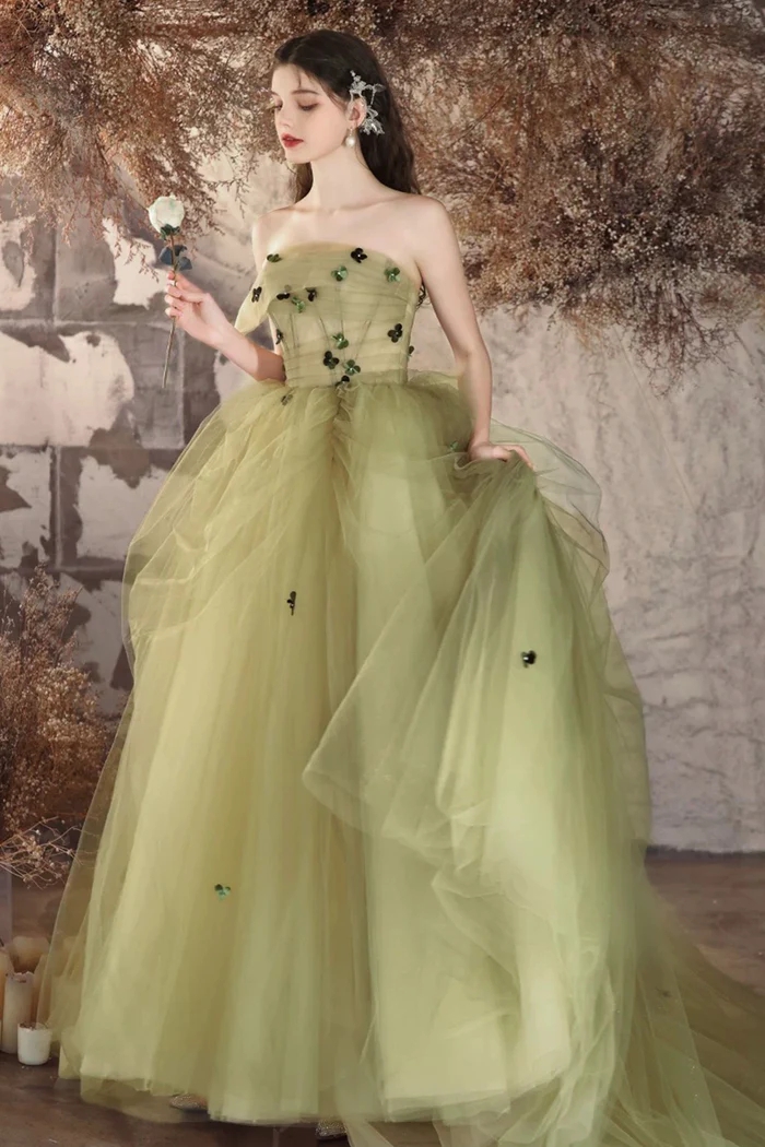 Beautiful Green Tulle Prom Dress With Floral Appliqués, Prom Dress 2025 ...