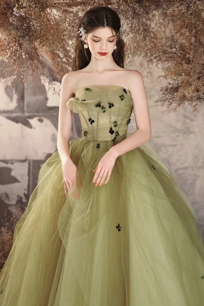 Beautiful Green Tulle Prom Dress With Floral Appliqués, Prom Dress 2025 ...